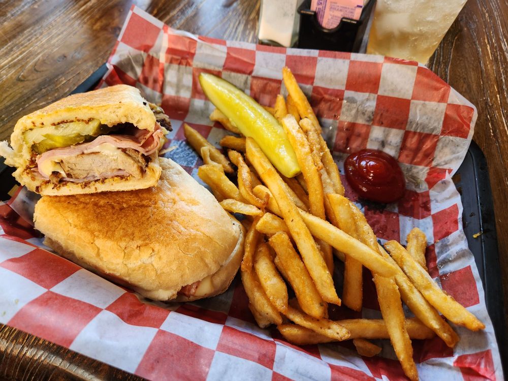 RED HORSE TAVERN - Updated January 2026 - 88 Photos & 215 Reviews - 118 ...