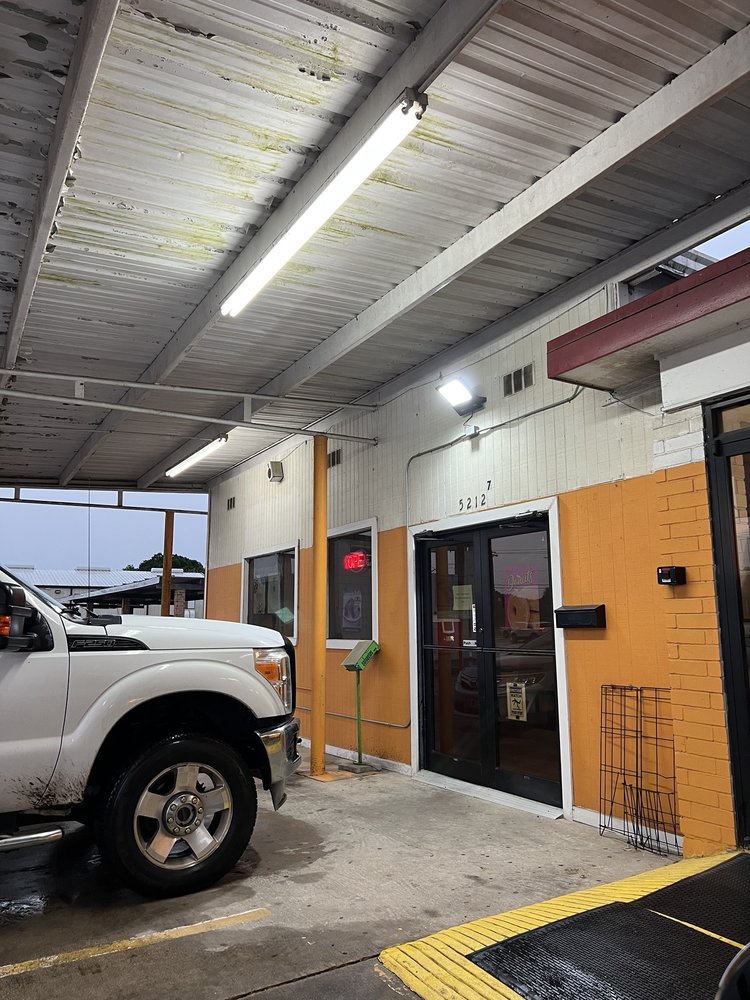 DICKINSON DONUTS - Updated May 2025 - 10 Photos - 5212 Fm 517 Rd E ...