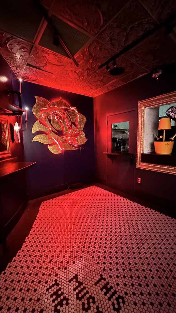 BODEGA - Updated December 2025 - 22 Photos & 28 Reviews - 15 East Ohio ...