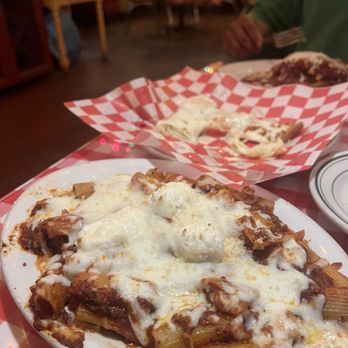 MONJUNIS ITALIAN CAFE - Updated December 2025 - 312 Photos & 207 ...