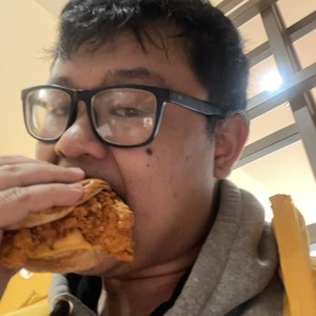 JOLLIBEE - Updated July 2025 - 91 Photos & 45 Reviews - 3820 Rainier ...