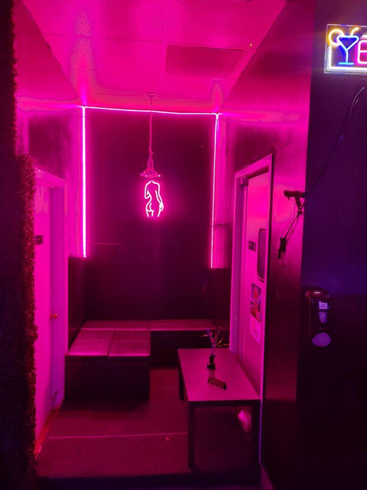 Q BOLA BAR - Updated April 2024 - 12 Photos - 1911 S Havana St, Aurora ...