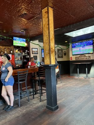 MCBRIDES PUB - Updated January 2026 - 38 Photos & 36 Reviews - 101 ...