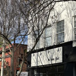 THE WHITE BULL - Updated December 2025 - 1042 Photos & 484 Reviews ...