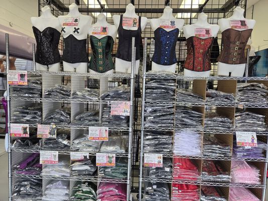 JANET’S CLOSET - Updated October 2025 - 292 Photos & 20 Reviews - 2317 ...