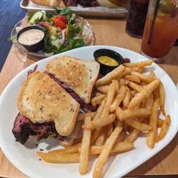 SWING INN CAFE & BBQ - Updated May 2024 - 1049 Photos & 1292 Reviews ...