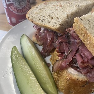 LARRY’S LUNCHBOX DELICATESSEN - 54 Photos & 94 Reviews - 2650 Airport ...