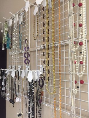 NEIGHBORHOOD HOUSE - Updated September 2025 - 22 Photos - 44 Mill St ...