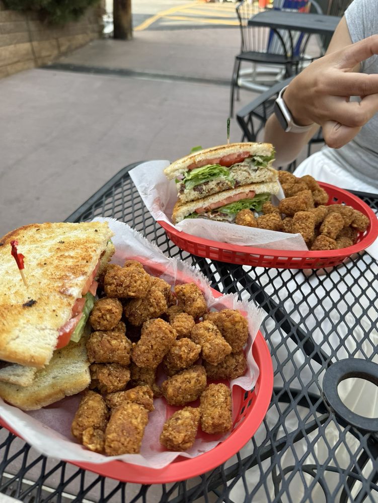 MORRISON HOLIDAY BAR - Updated July 2024 - 61 Photos & 81 Reviews - 403 ...