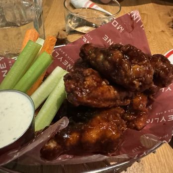 MONEYLINE PIZZA & BAR - Updated August 2025 - 1359 Photos & 1023 ...