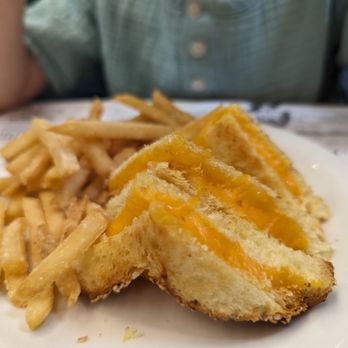 UNITED BAKERS DAIRY RESTAURANT - Updated June 2025 - 89 Photos & 119 ...