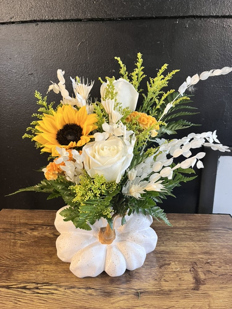 VICTORIA’S FLOWERS - 42 Photos & 25 Reviews - 606 Metacom Ave, Warren ...