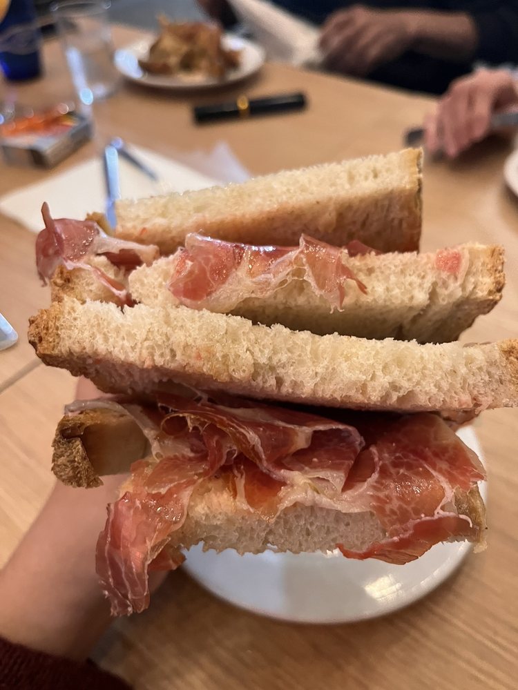 LA RODA - Updated October 2025 - 27 Photos - Carrer de les Creus, 8 ...