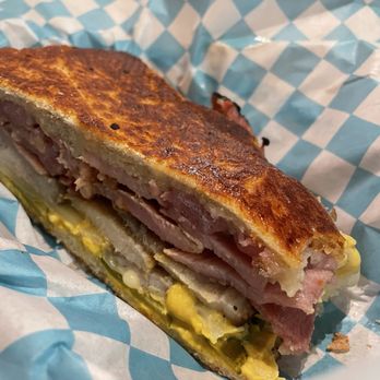 DOS ALAS CUBARICAN CAFÉ & LOUNGE - Updated April 2025 - 454 Photos ...