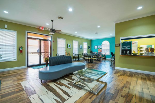 QUALITY INN - Updated December 2025 - 17 Photos - 505 E 1st St ...