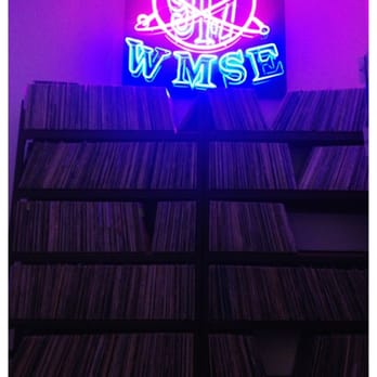 WMSE 91.7 - Updated October 2025 - 11 Reviews - 1025 N Broadway ...