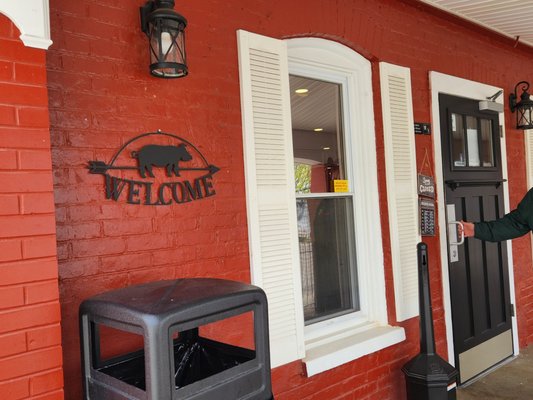 MELVIN “ HOG TOWN “ TAVERN - Updated December 2025 - 31 Photos & 11 ...