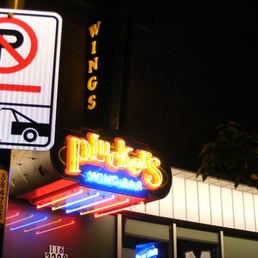 PLUCKERS WING BAR - Updated April 2025 - 402 Photos & 905 Reviews ...