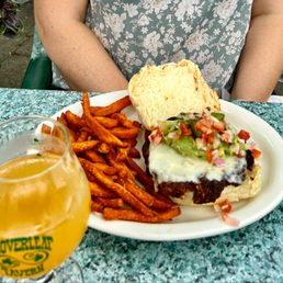 CLOVERLEAF TAVERN - Updated July 2024 - 1013 Photos & 1004 Reviews ...