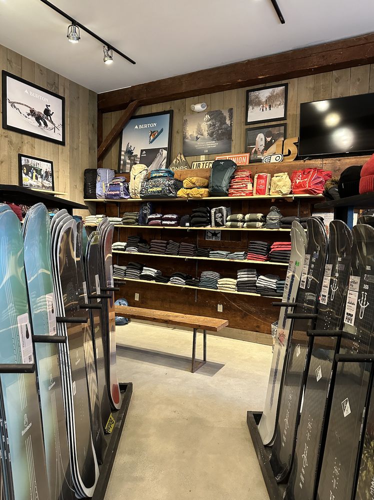 NEON WAVE - STOWE - Updated October 2025 - 2160 Mountain Rd, Stowe ...