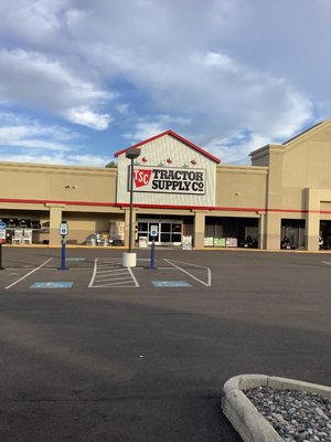 TRACTOR SUPPLY - Updated August 2025 - 23300 Lorain Rd, North Olmsted ...