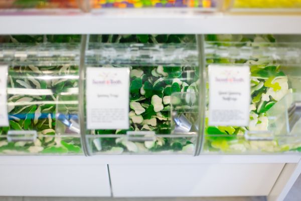 SWEET TOOTH CANDY SHOPPE - 16 Photos & 20 Reviews - Candy Stores - 450 ...