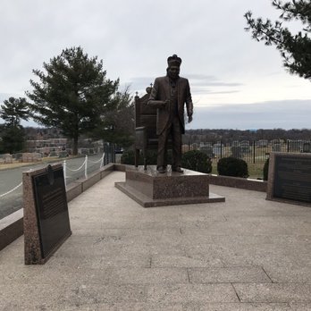 LINCOLN MEMORIAL CEMETERY - Updated December 2025 - 25 Photos & 16 Reviews - 4001 Suitland Rd ...