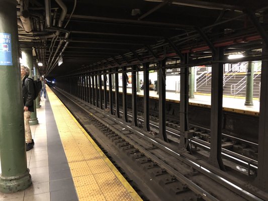 MTA - 77TH STREET SUBWAY STATION - Updated December 2025 - 17 Photos ...