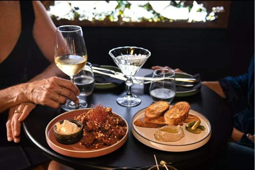 QUARTZ CRYSTAL GALLERY AND COCKTAIL LOUNGE - Updated November 2024 ...