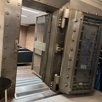 GOODLIFE FITNESS - Updated December 2025 - 28 Photos & 19 Reviews - 140 ...