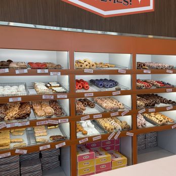 DONUTLAND - Updated October 2025 - 15 Photos - 4820 100th St, Urbandale, Iowa - Donuts - Phone ...