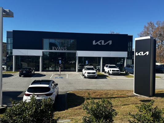 EVANS KIA - Updated October 2025 - 38 Photos & 49 Reviews - 4580 ...