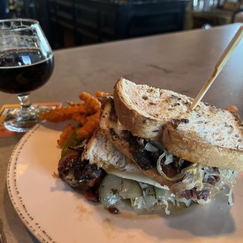 ROCKY RIVER TAP AND TABLE - Updated March 2025 - 231 Photos & 361 ...