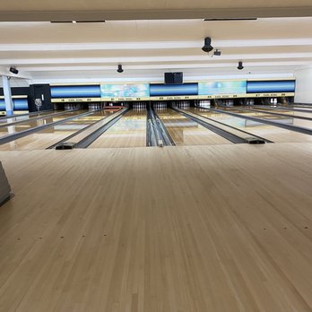 EARL-BOWL LANES - Updated July 2025 - 17 Reviews - 390 Morwood Rd ...
