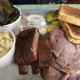 ISLAND PIG AND FISH - Updated August 2024 - 111 Photos & 101 Reviews ...