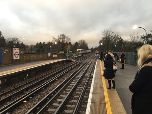 PINNER TUBE STATION - 16 Photos - Station Approach, Harrow, London ...