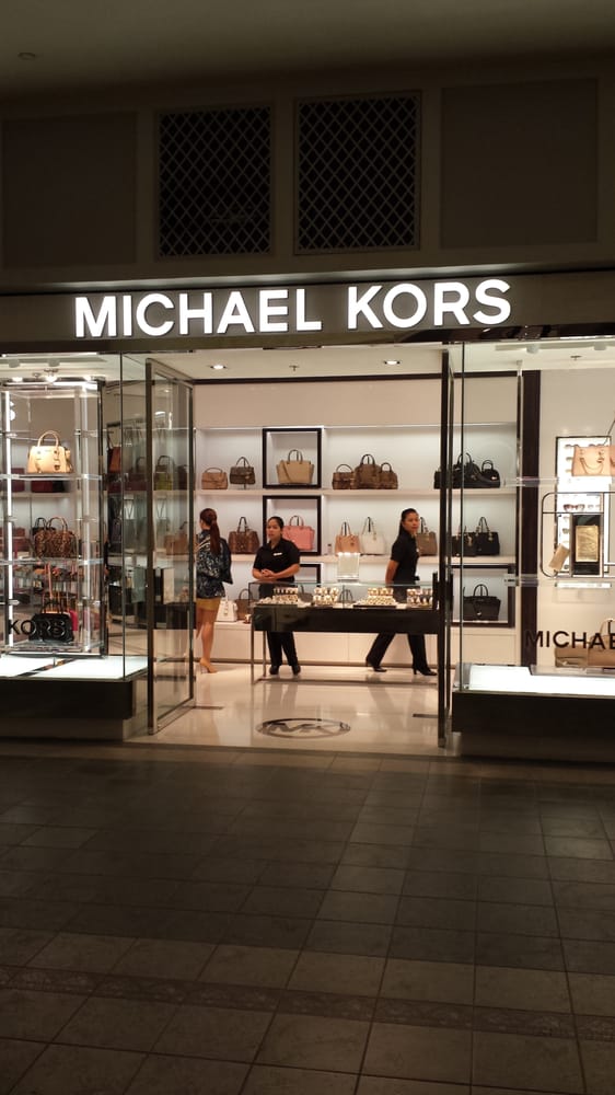 MICHAEL KORS - Power Plant Mall, Rockwell Drive, Makati, Metro Manila ...