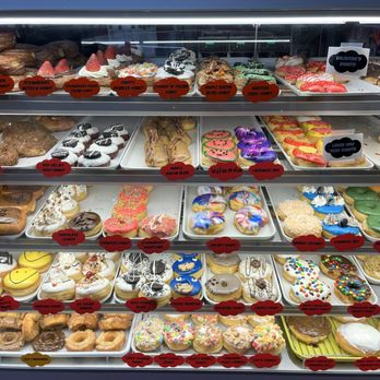 DK’S DONUTS & BAKERY - Updated January 2025 - 4442 Photos & 2551 ...
