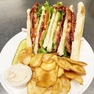 LA VILLA SPORTS BAR & GRILLE - Updated July 2024 - 12 Photos & 23 ...