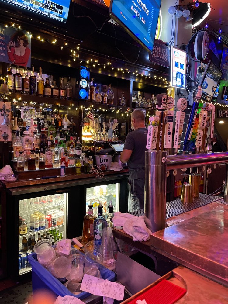 35ER BAR - Updated July 2024 - 739 Photos & 480 Reviews - 12 E Colorado ...