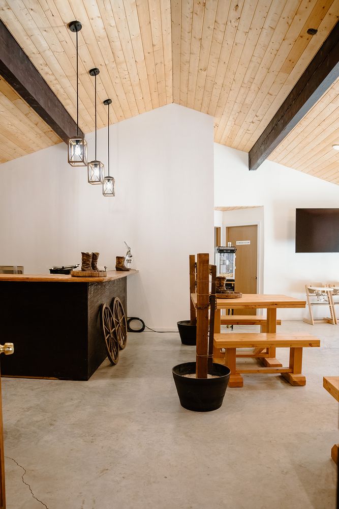 THE WATERING HOLE - Updated December 2025 - 60 Photos - 182 Silver ...