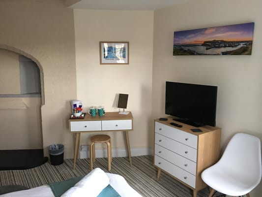 THE STATION INN - Updated October 2025 - 18 Photos - New Quay Road ...