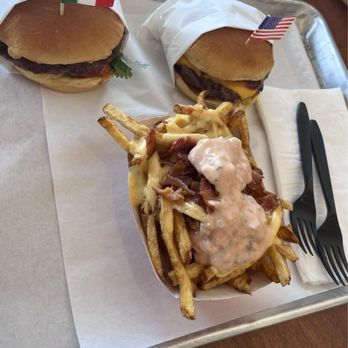 WORLD BURGERS - Updated September 2024 - 155 Photos & 114 Reviews ...