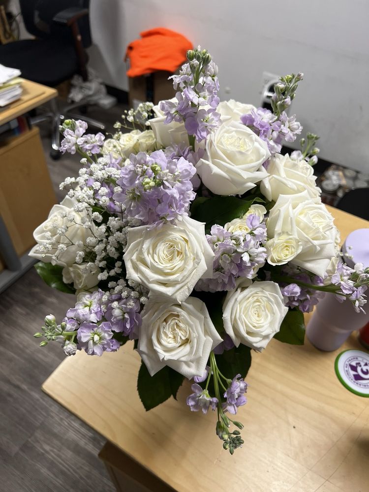 FLOWER R WORLD - Updated December 2025 - 30 Photos - 4999 Euclid Rd ...