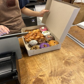 ELK GROVE DONUTS - Updated April 2025 - 798 Photos & 355 Reviews ...