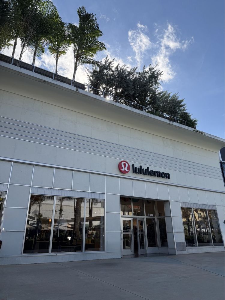 LULULEMON - Updated April 2026 - 22 Photos & 25 Reviews - 845 Lincoln ...