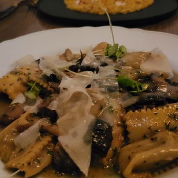 GIA - Updated October 2024 - 80 Photos & 28 Reviews - 1214 Dundas ...