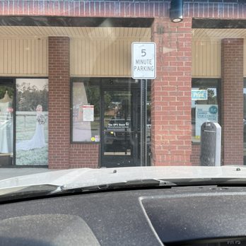 THE UPS STORE - Updated January 2026 - 33 Photos & 22 Reviews - 1205 ...