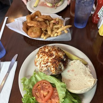 GROVERS BAR & GRILL - Updated December 2025 - 438 Photos & 469 Reviews ...