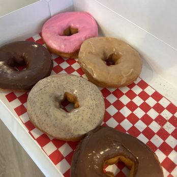DESERT DONUTS - Updated May 2024 - 415 Photos & 467 Reviews - 3134 W ...